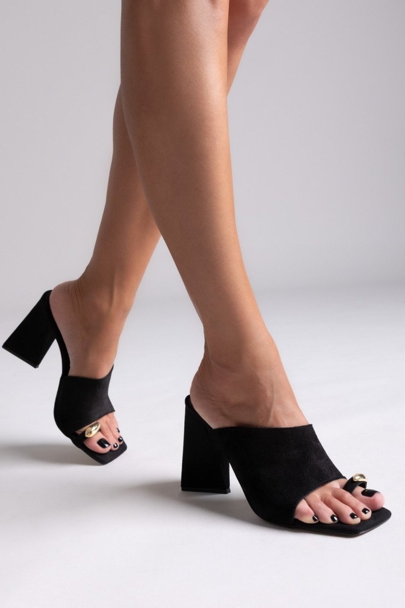 Mules ανοιχτά με μεταλλική λεπτομέρεια - Μαύρο – thefashionproject.gr